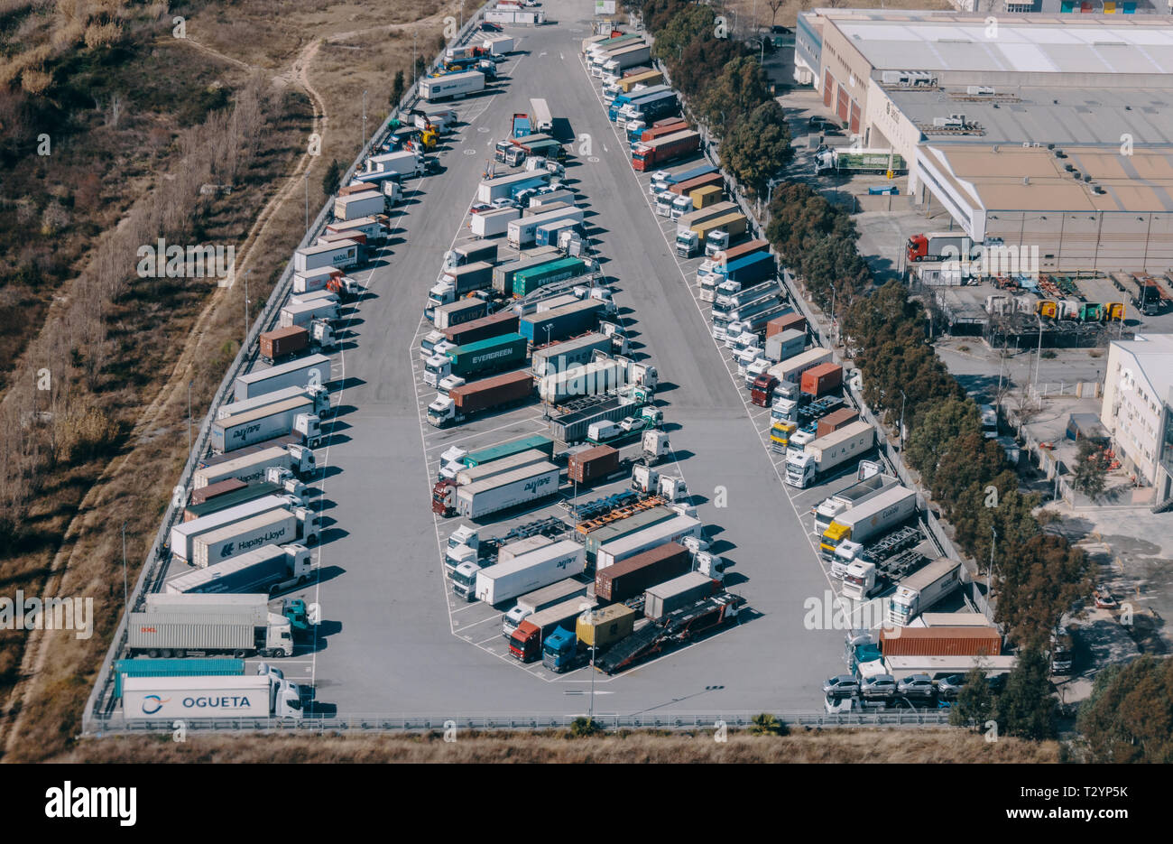 Warehouse Distribution Trucks High Resolution Stock Photography and ...