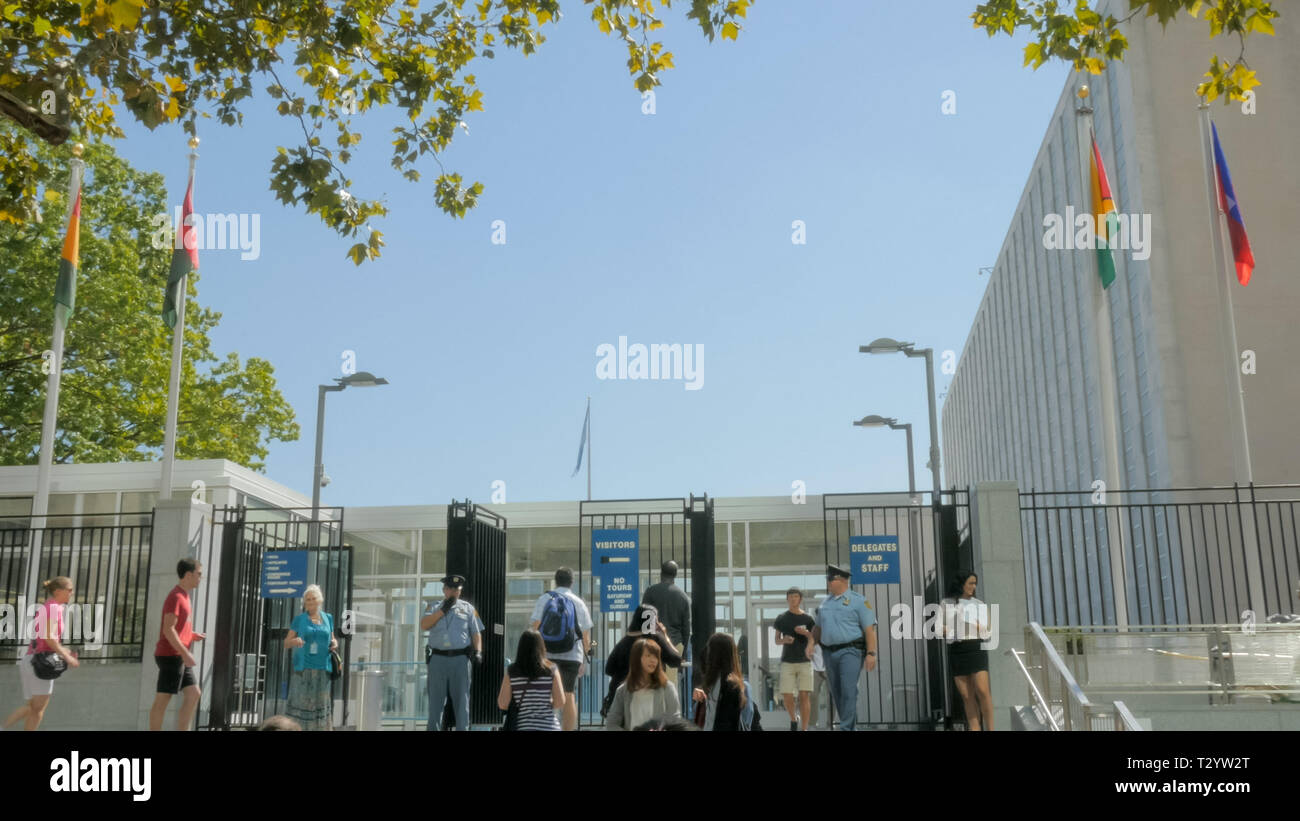 United nations building entrance hi-res stock photography and images ...