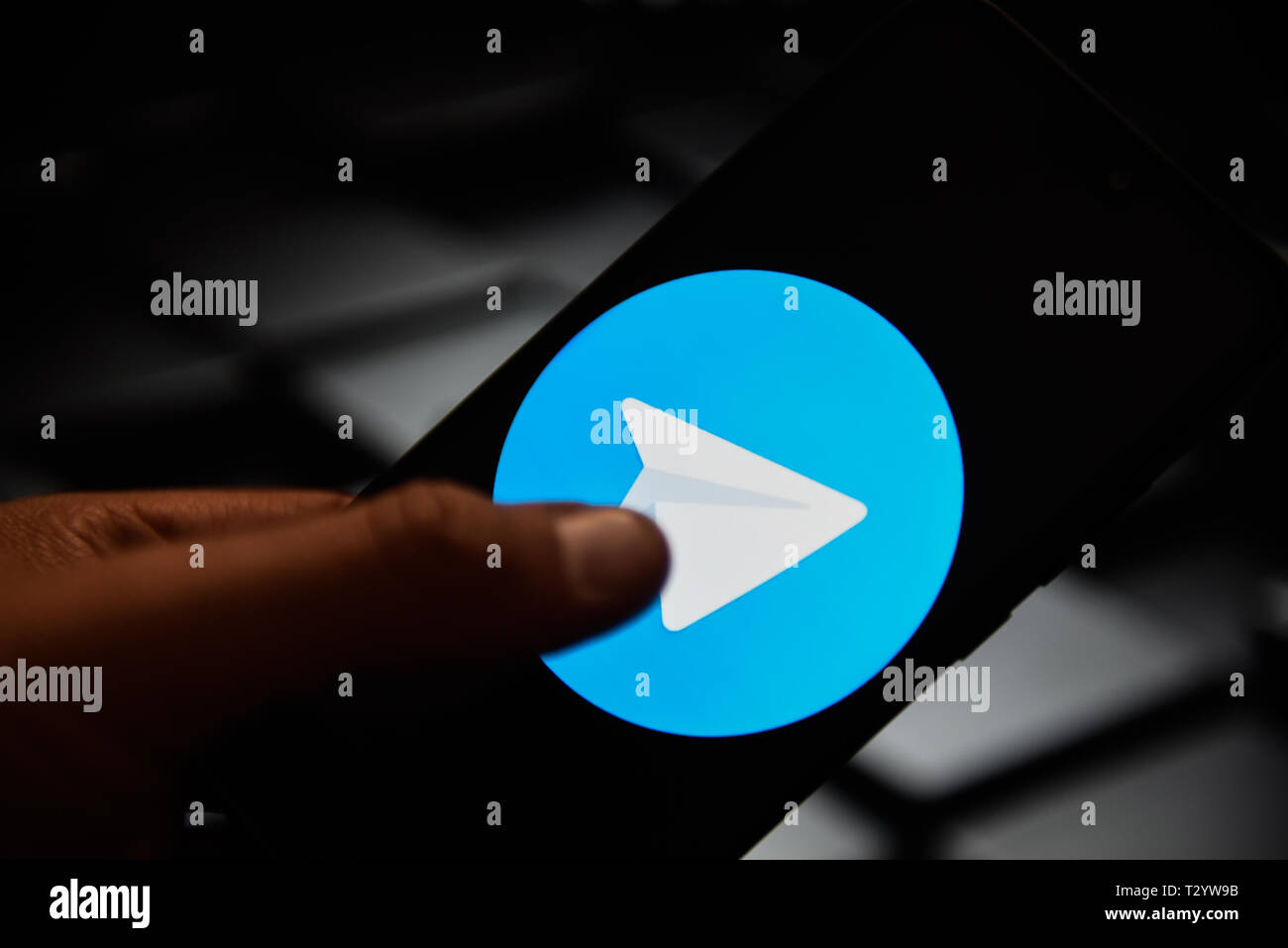 Telegram logo hi-res stock photography and images - Alamy