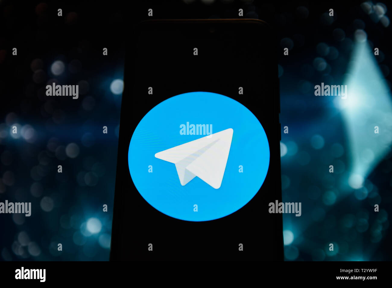 Telegram logo hi-res stock photography and images - Alamy