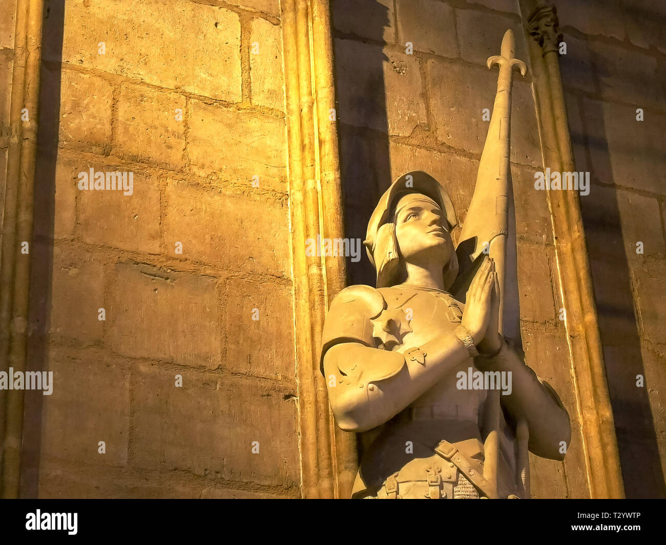 Crusader knight statue hi-res stock photography and images - Alamy
