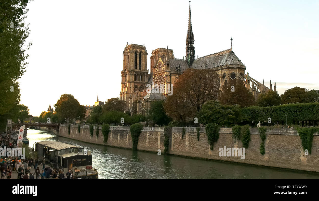 Side view notre dame cathedral paris hi-res stock photography and ...