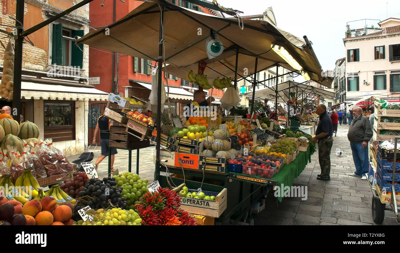 Fruit stall long island hi-res stock photography and images - Alamy