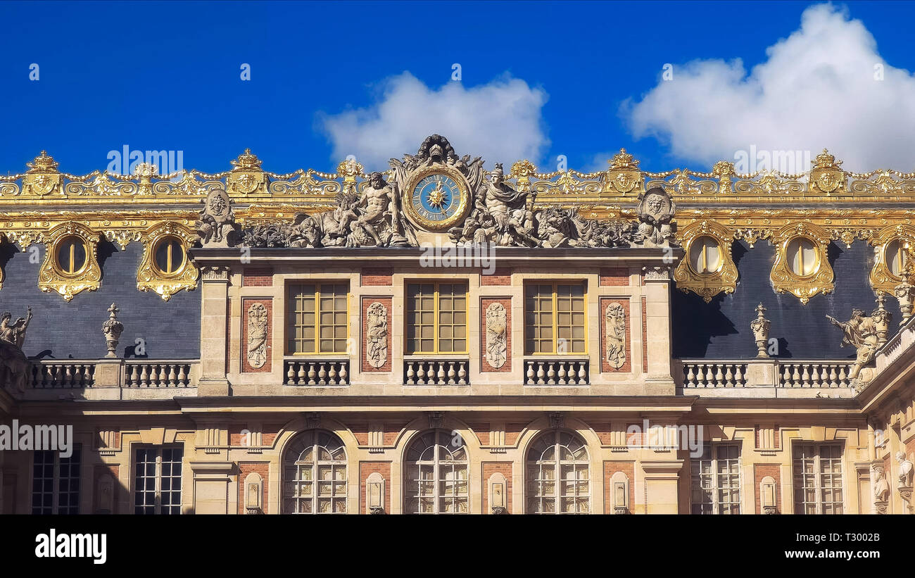 Palace versailles marble courtyard hi-res stock photography and images ...