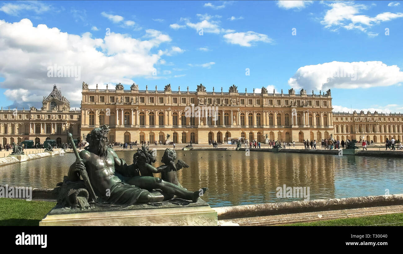VERSAILLES, PARIS, FRANCE- SEPTEMBER 23, 2015: a bronze statue and pool ...