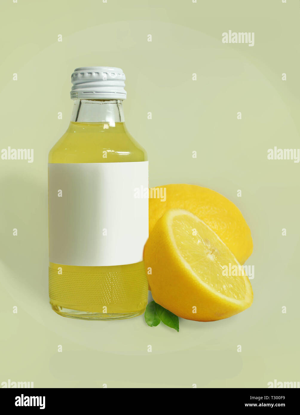 lemonade inside bottle packaging with half slice of lemon fruit Stock ...