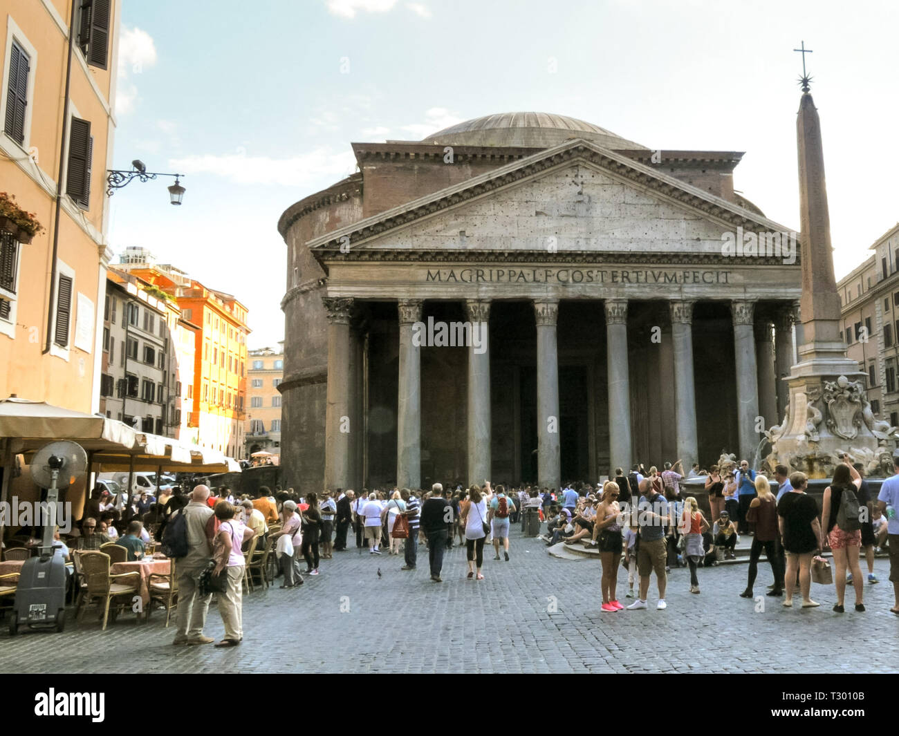 ROME, ITALY- SEPTEMBER 29, 2015: piazza della rotonda with the pantheon ...