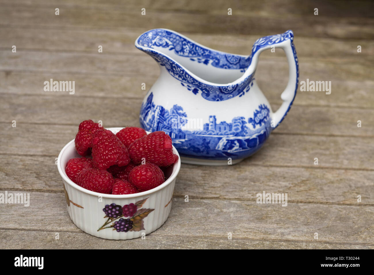 English rasberries hi-res stock photography and images - Alamy