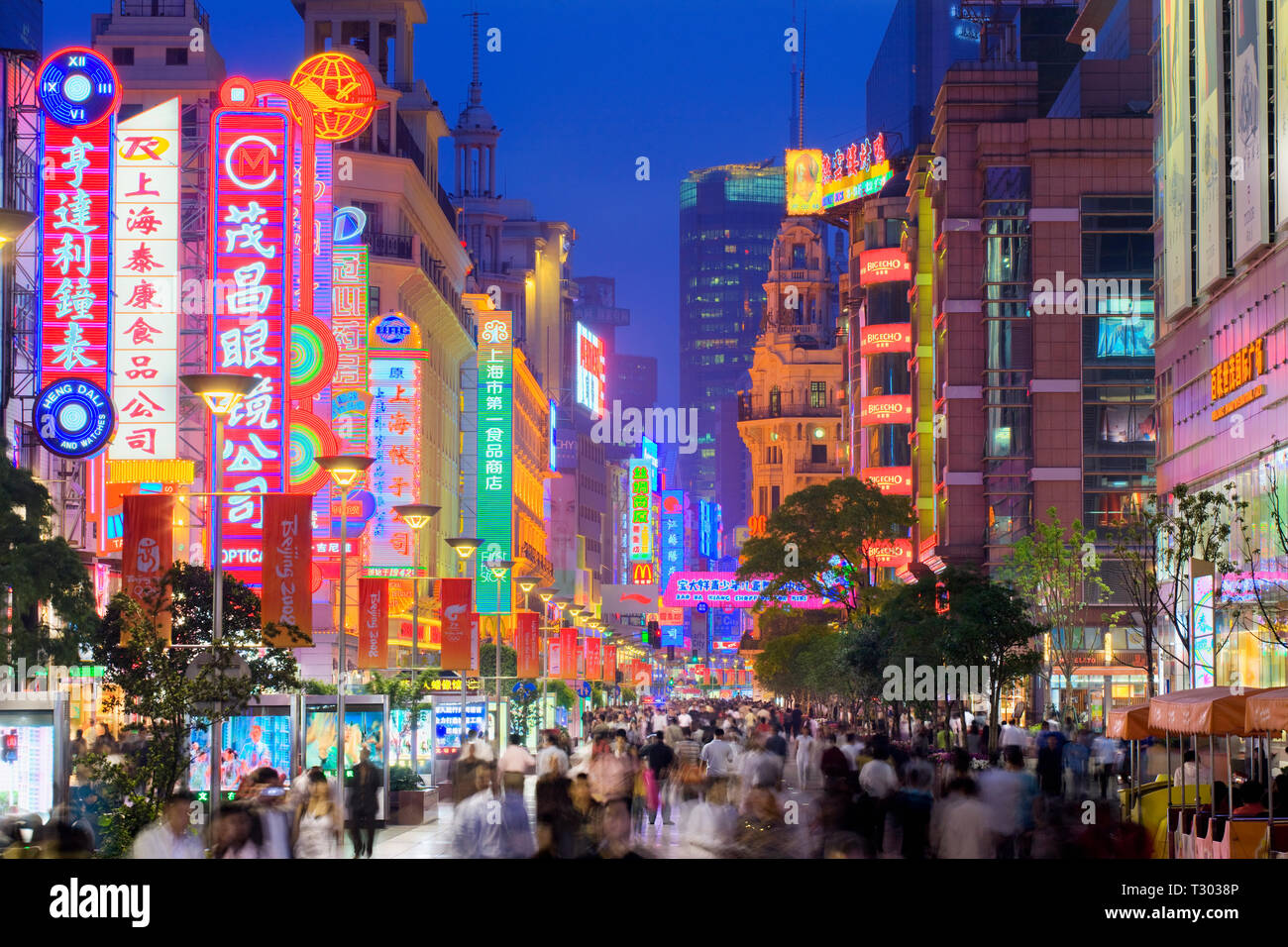 Nanjing road commercial street hi-res stock photography and images - Alamy