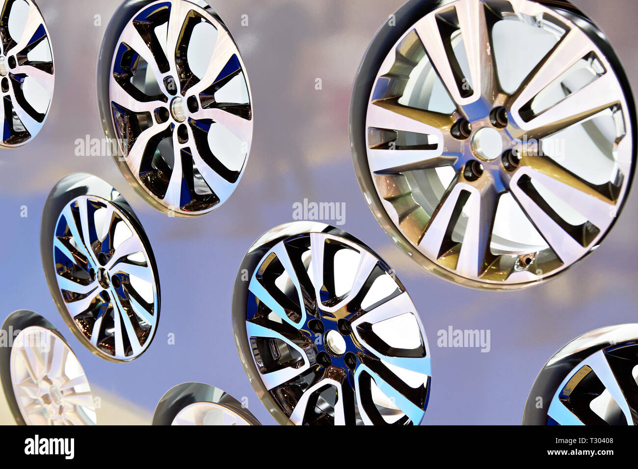Chrome car wheels hi-res stock photography and images - Alamy