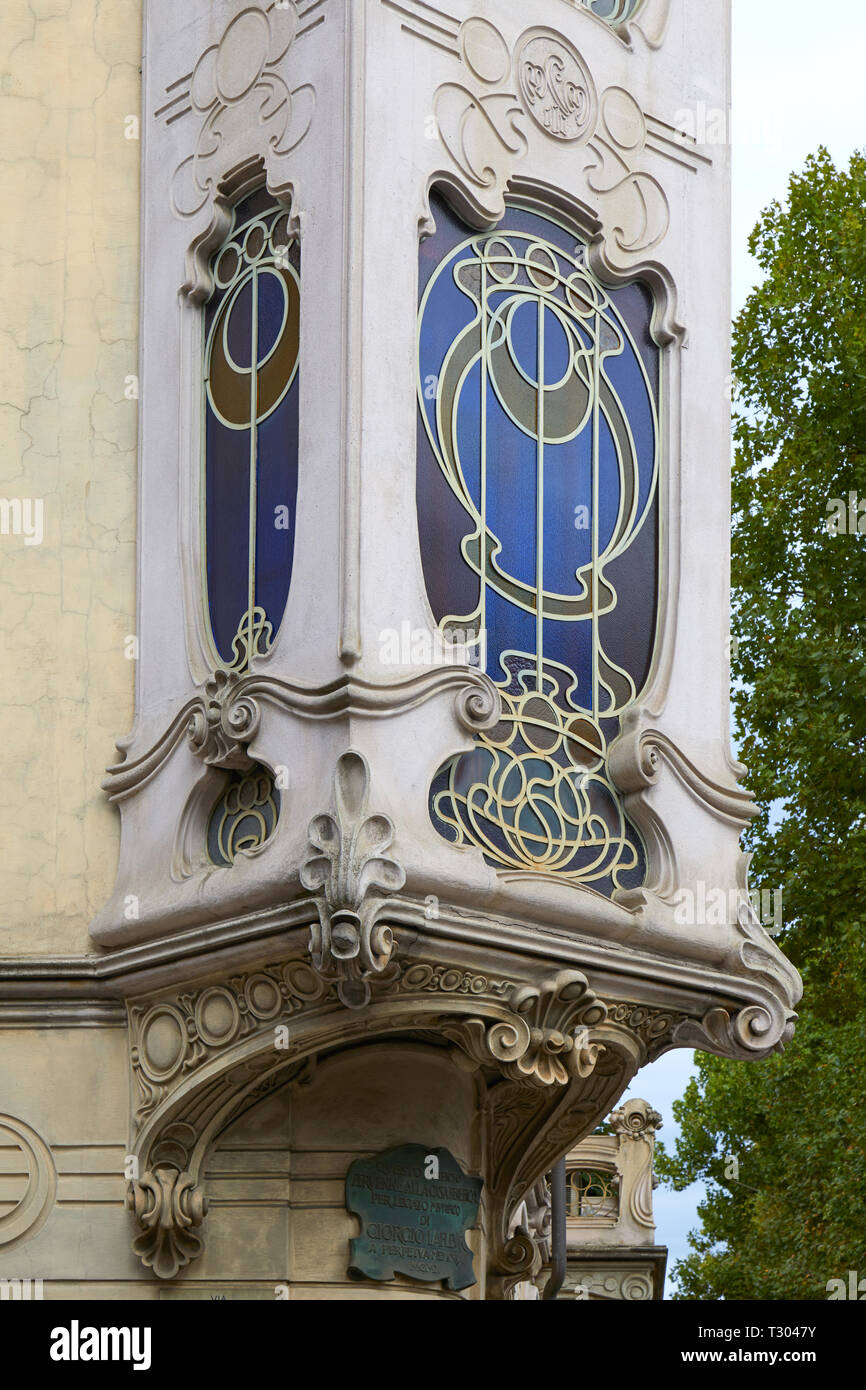 Bow window hi-res stock photography and images - Alamy