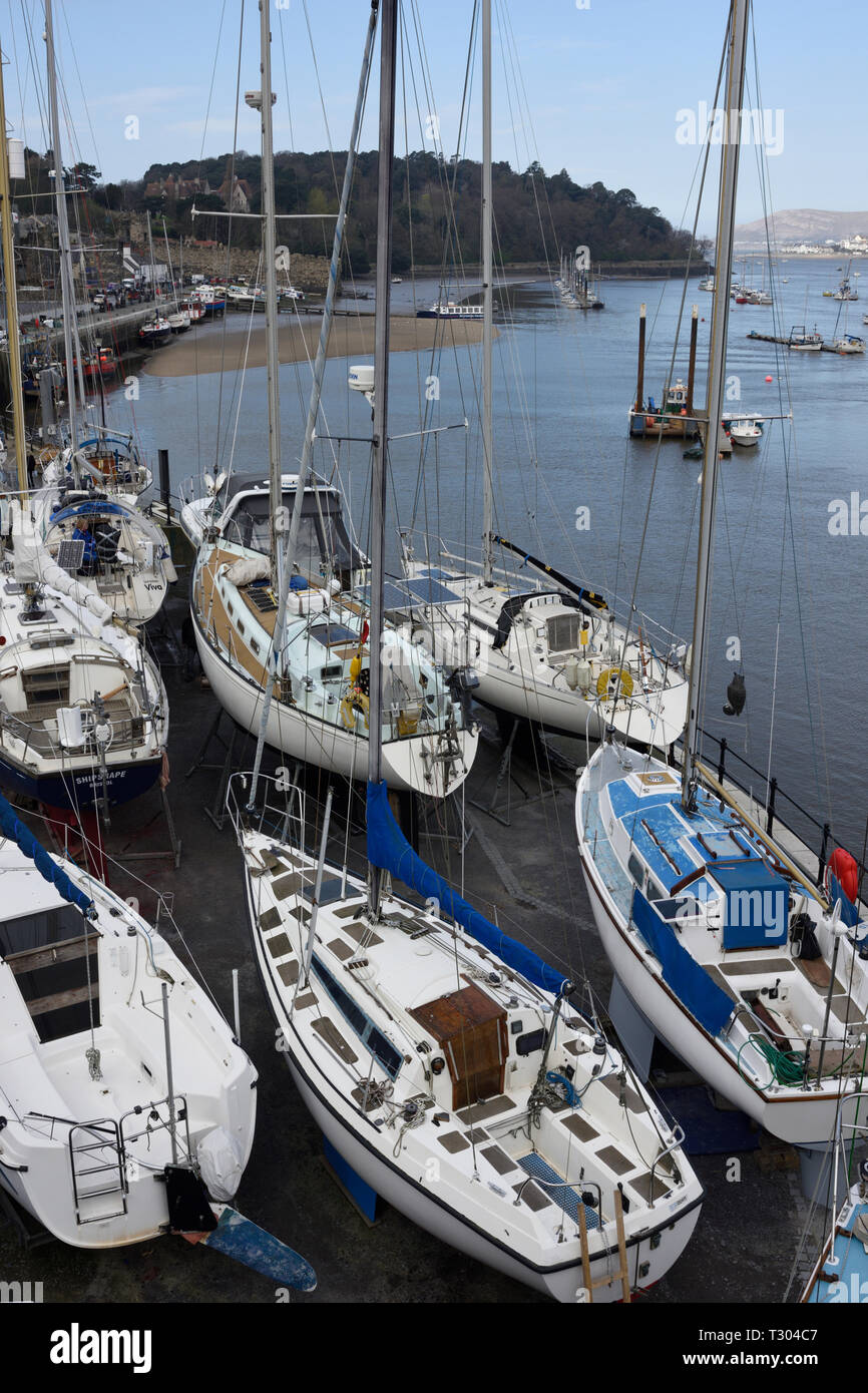 Boats stored on quayside hi-res stock photography and images - Alamy