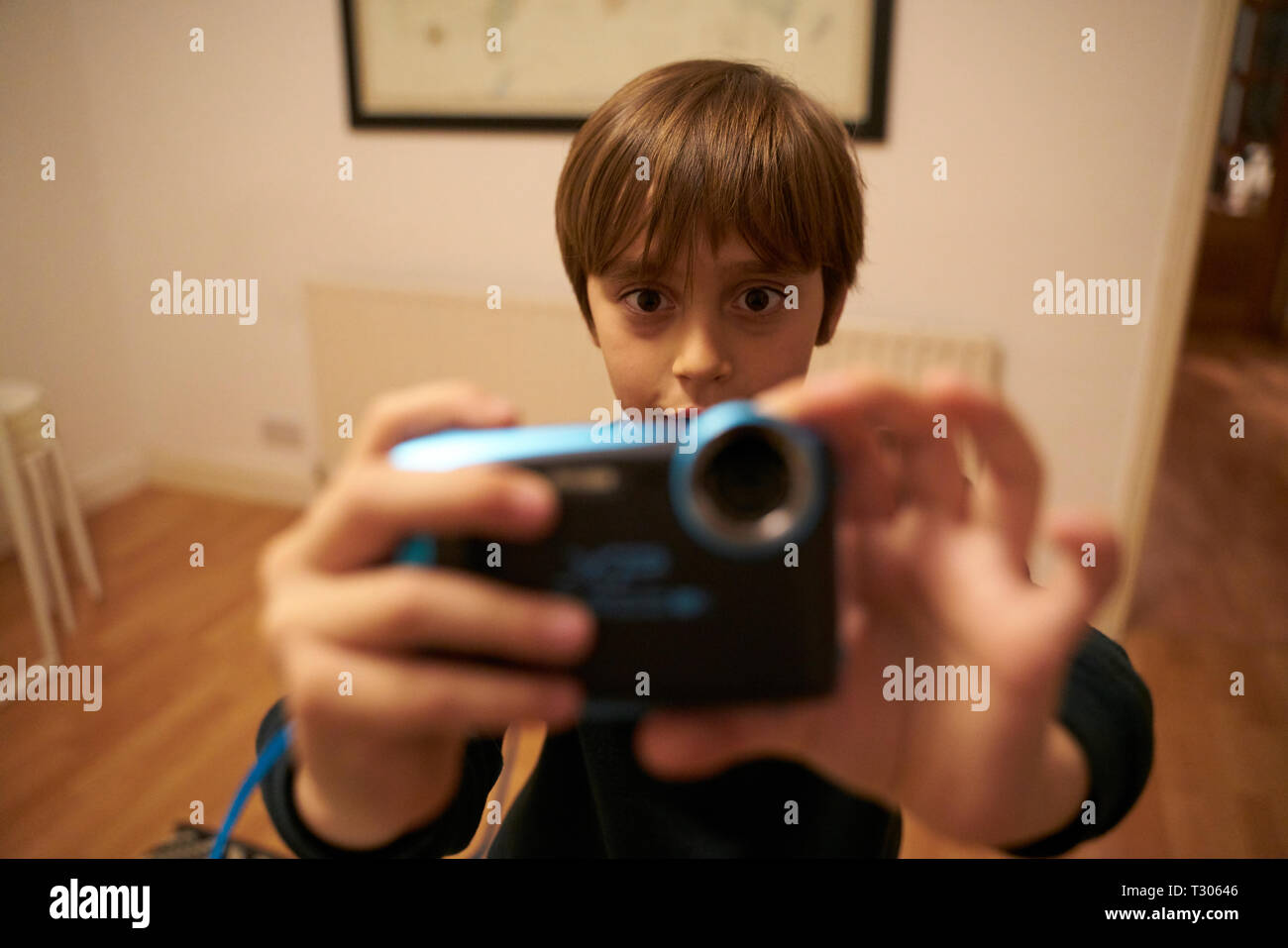Child using camera hi-res stock photography and images - Alamy