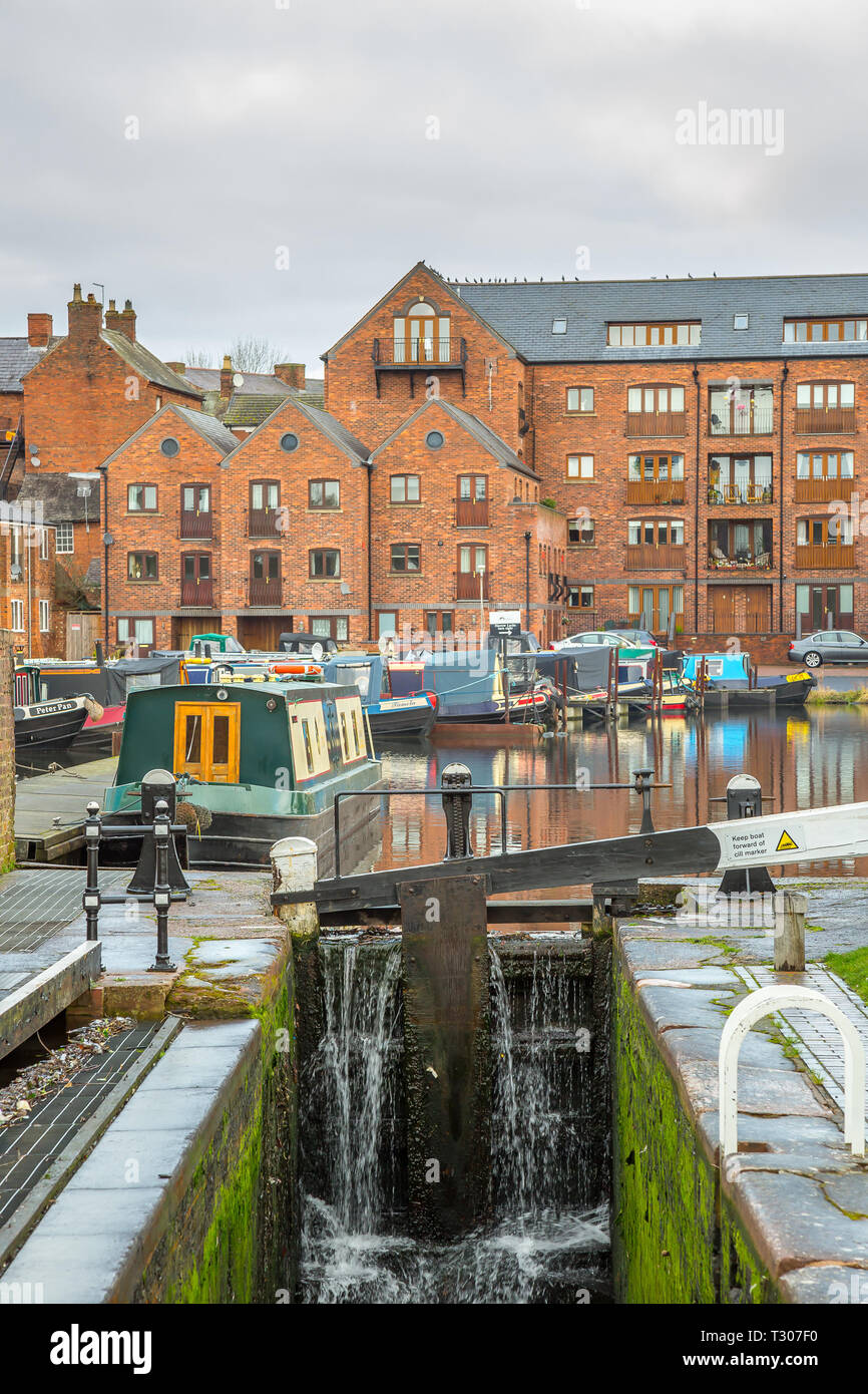 Portrait view of narrowboats in a UK marina Stock Photo - Alamy