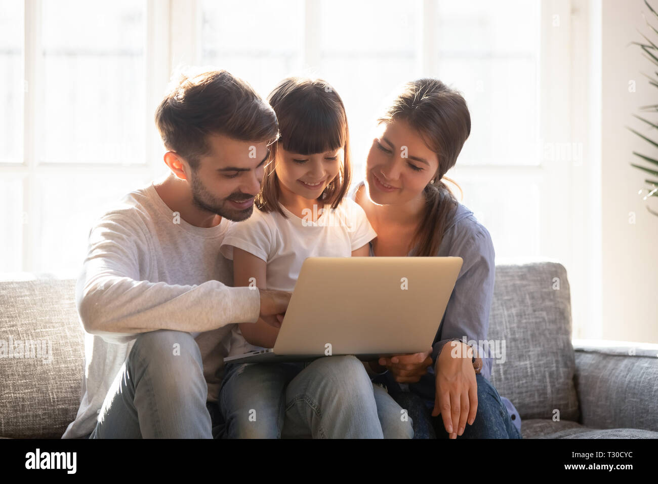 Couple browsing computer store hi-res stock photography and images - Alamy
