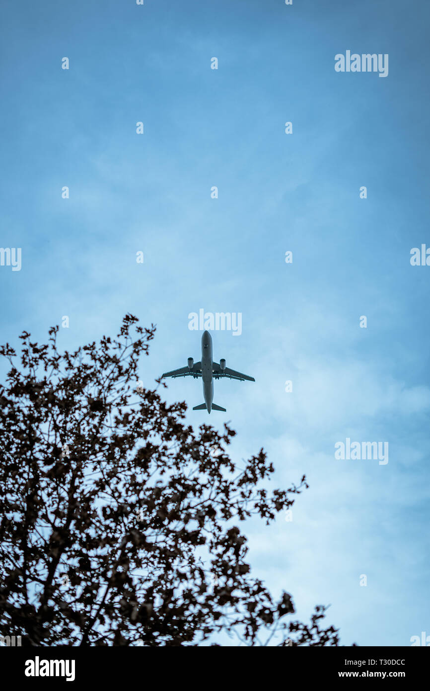 Flyby plane hi-res stock photography and images - Alamy