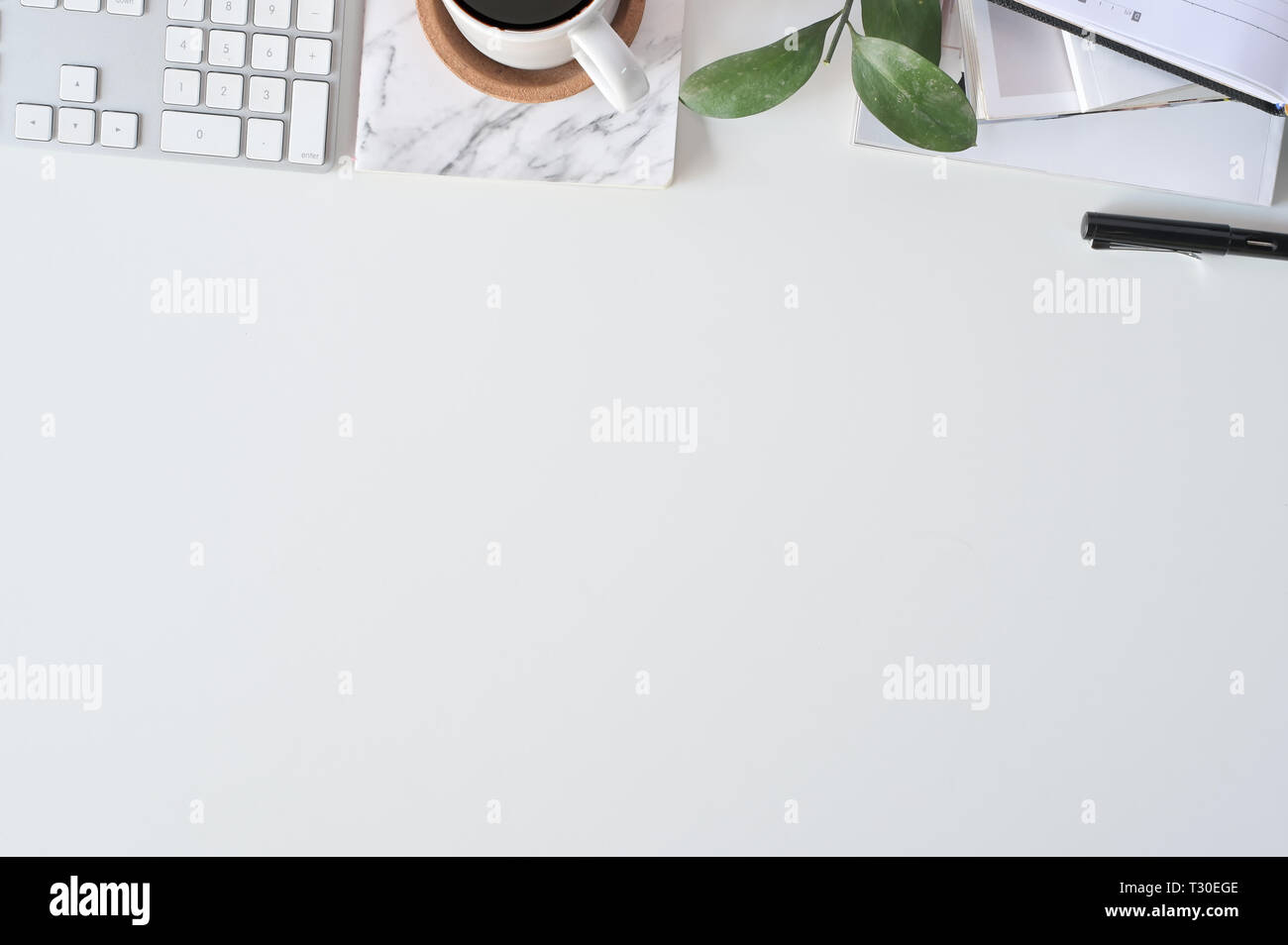 Flat lay top view office desk. Workspace with keyboard and office ...