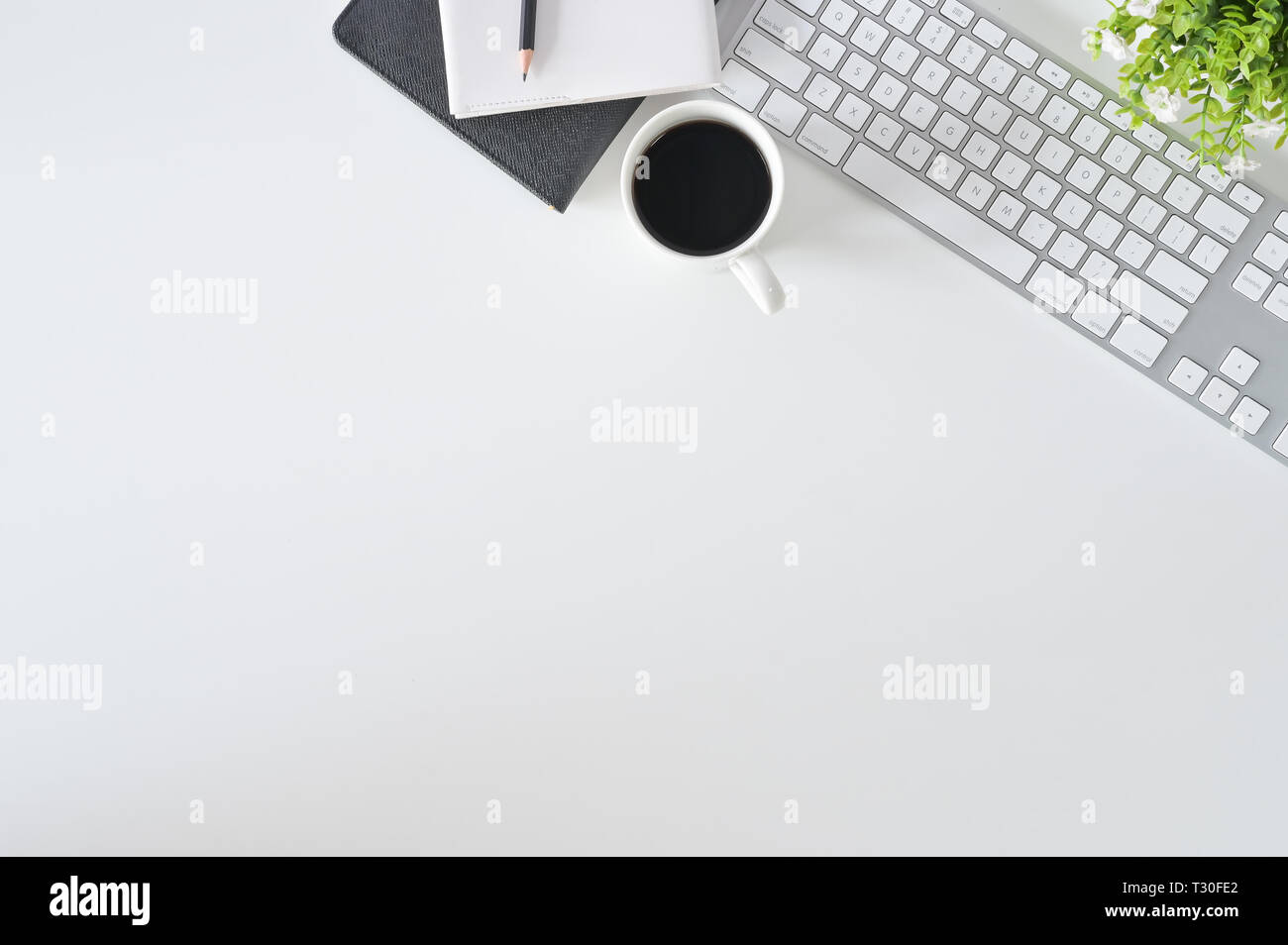 Flat lay top view office desk. Workspace with keyboard and office ...