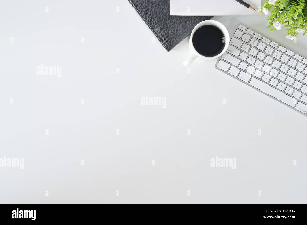 Flat lay top view office desk. Workspace with keyboard and office ...