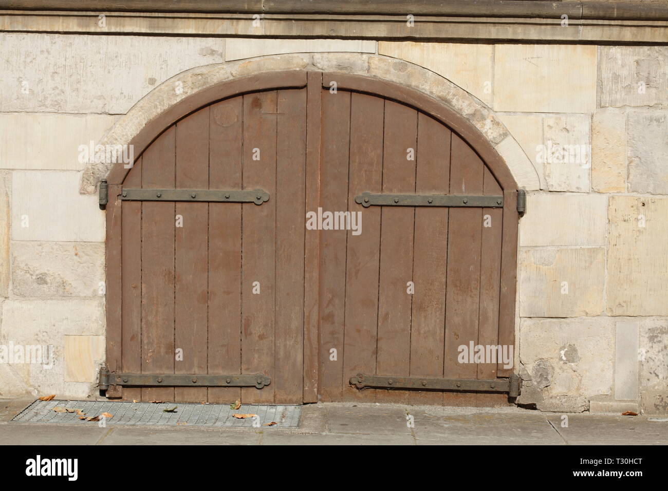 Cellar hatch hi-res stock photography and images - Alamy