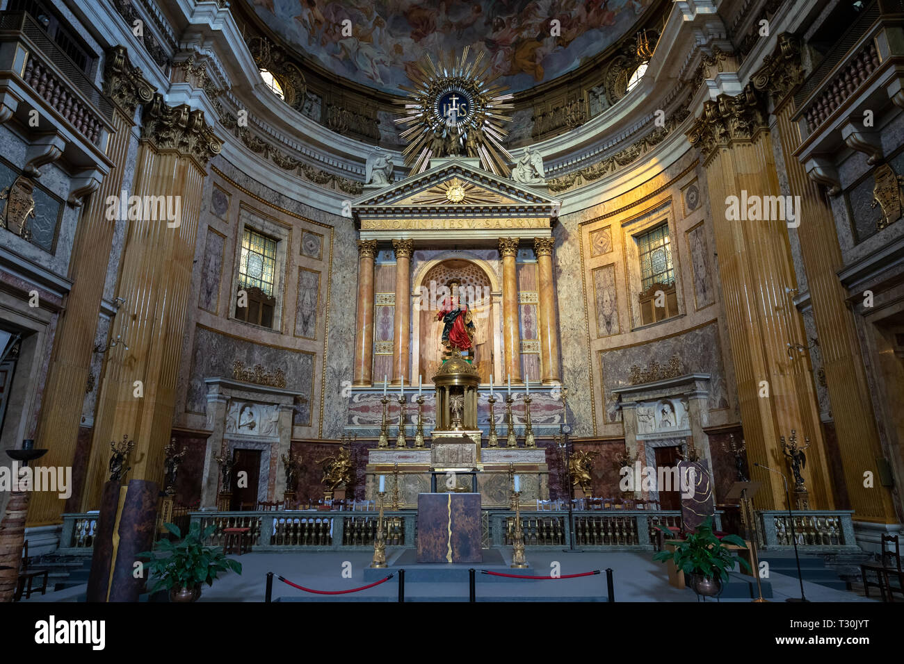 Church of the gesu dome hi-res stock photography and images - Alamy