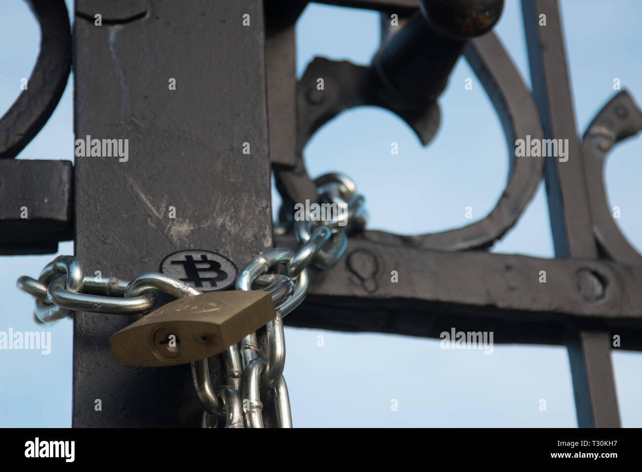 Blockchain network emblem hi-res stock photography and images - Alamy