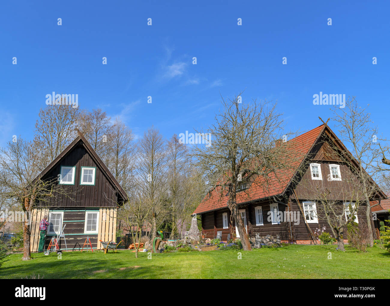 Lehde, Germany. 04th Apr, 2019. Traditional wooden houses in the ...