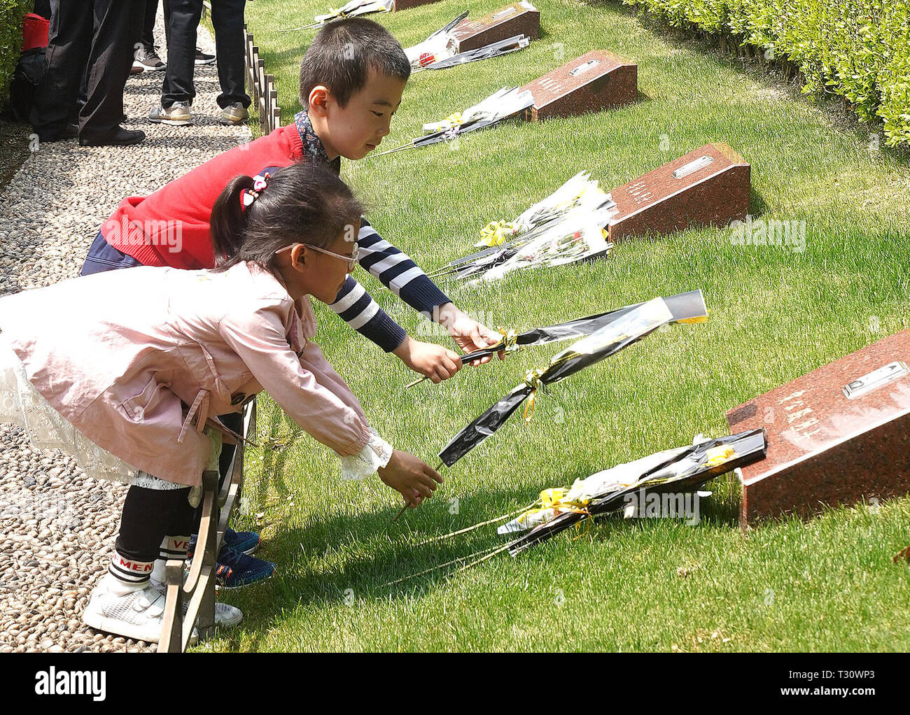 Shanghai. 5th Apr, 2019. Children lay flowers to pay tribute to martyrs ...