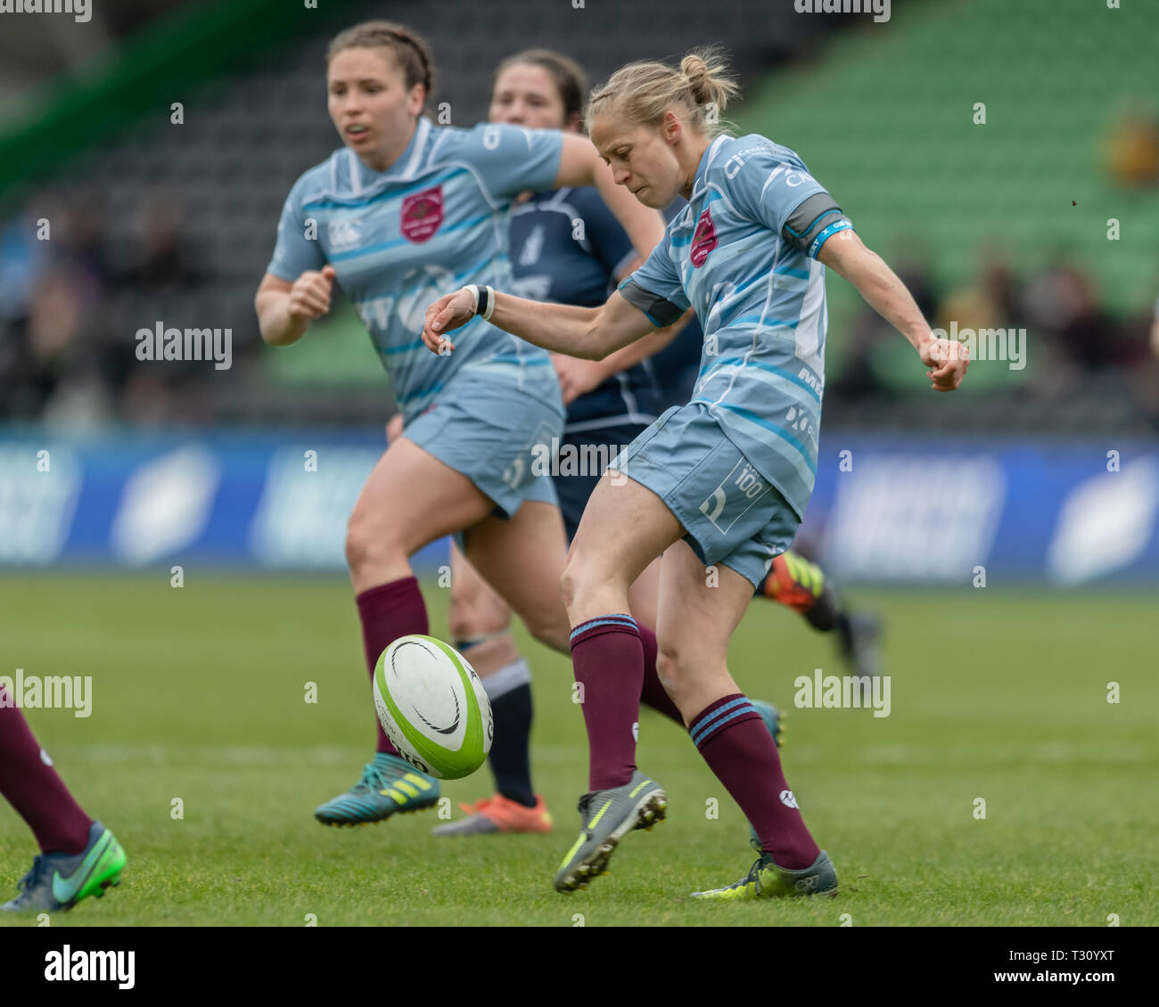 London, UK. 05th Apr, 2019. Flt Lt Sophie Gale (right) of Royal Air ...