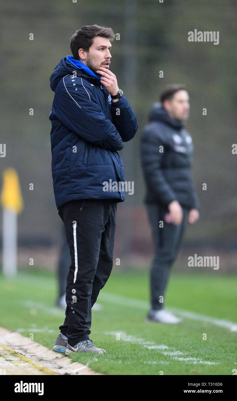 Karlsruhe, Deutschland. 05th Apr, 2019. Coach Michael Bischof (KSC ...