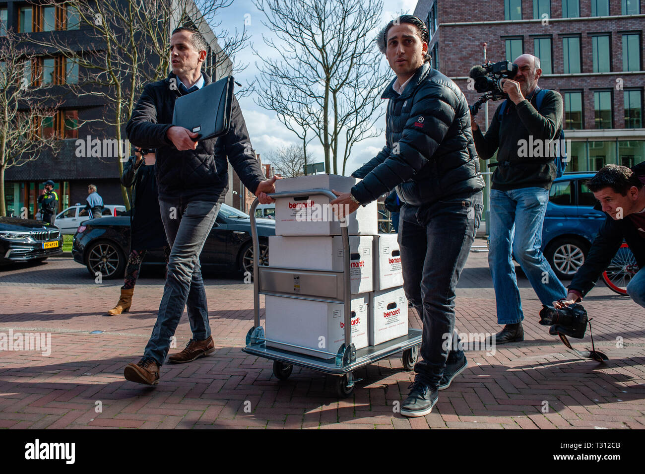 Shell headquarters hague hi-res stock photography and images - Alamy