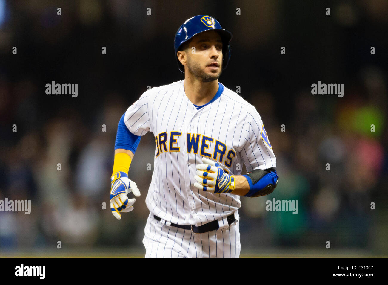 Milwaukee, WI, USA. 5th Apr, 2019. Milwaukee Brewers left fielder Ryan ...