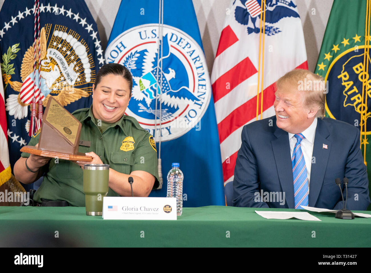 Us border protection officers hi-res stock photography and images - Alamy
