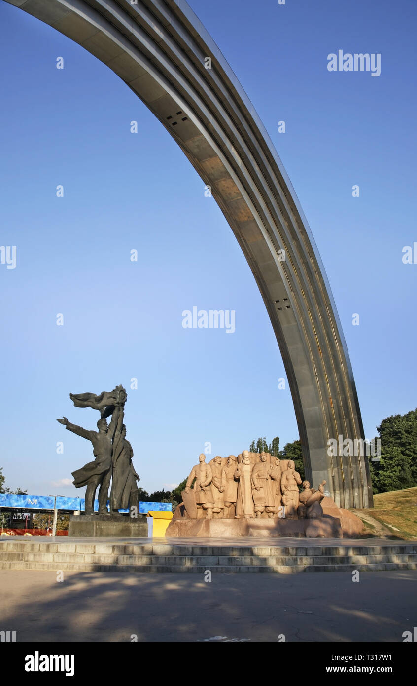Friendship of People arch in Kiev. Ukraine Stock Photo - Alamy