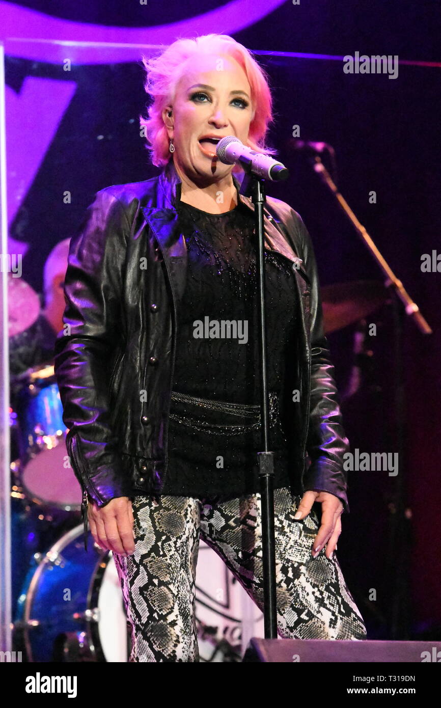 Tanya tucker singing hi-res stock photography and images - Alamy