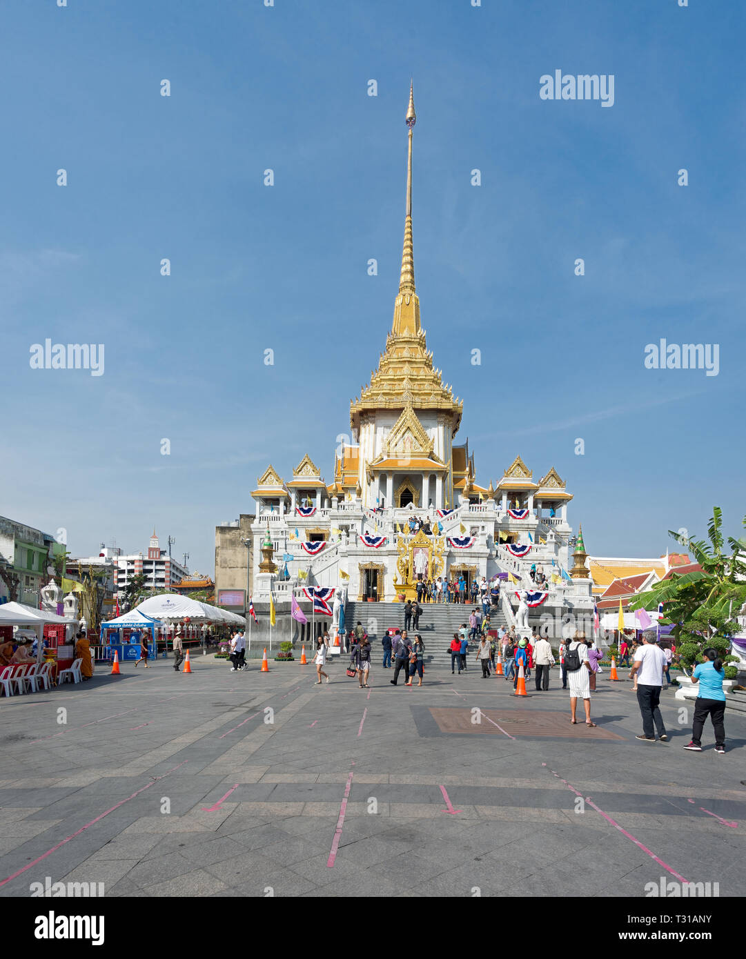 Bangkok Wat Traimit Stock Photo - Alamy