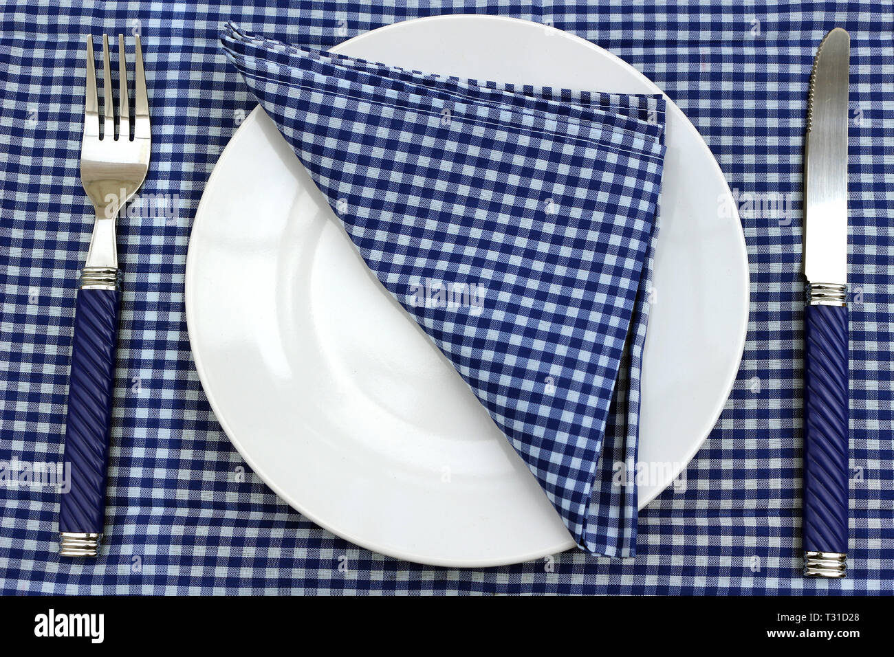 Blue dining setting hi-res stock photography and images - Alamy