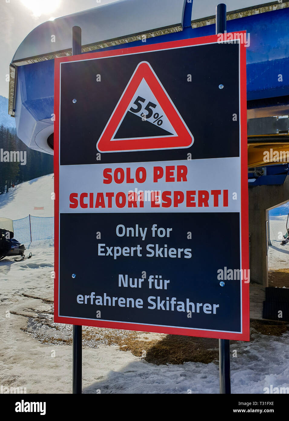Danger warning sign edge ski hi-res stock photography and images - Alamy
