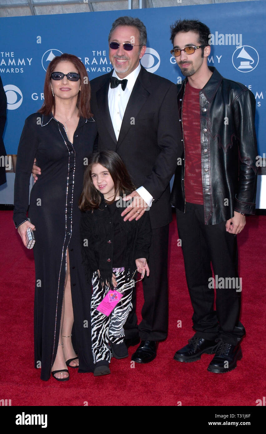 LOS ANGELES, CA. February 21, 2001: Pop star GLORIA ESTEFAN & producer ...