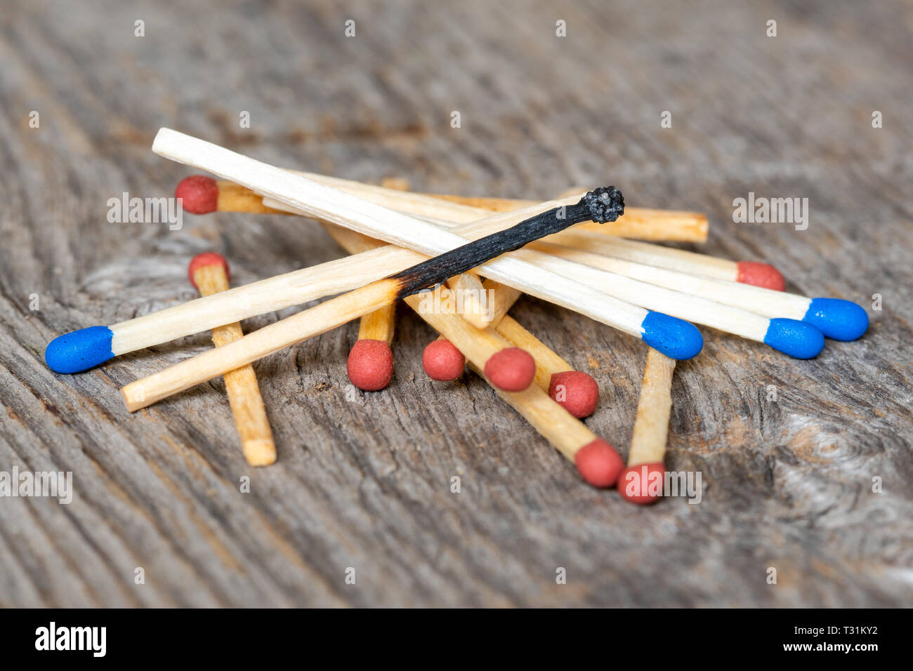 Pile of wooden matchsticks. Close-up view Stock Photo - Alamy
