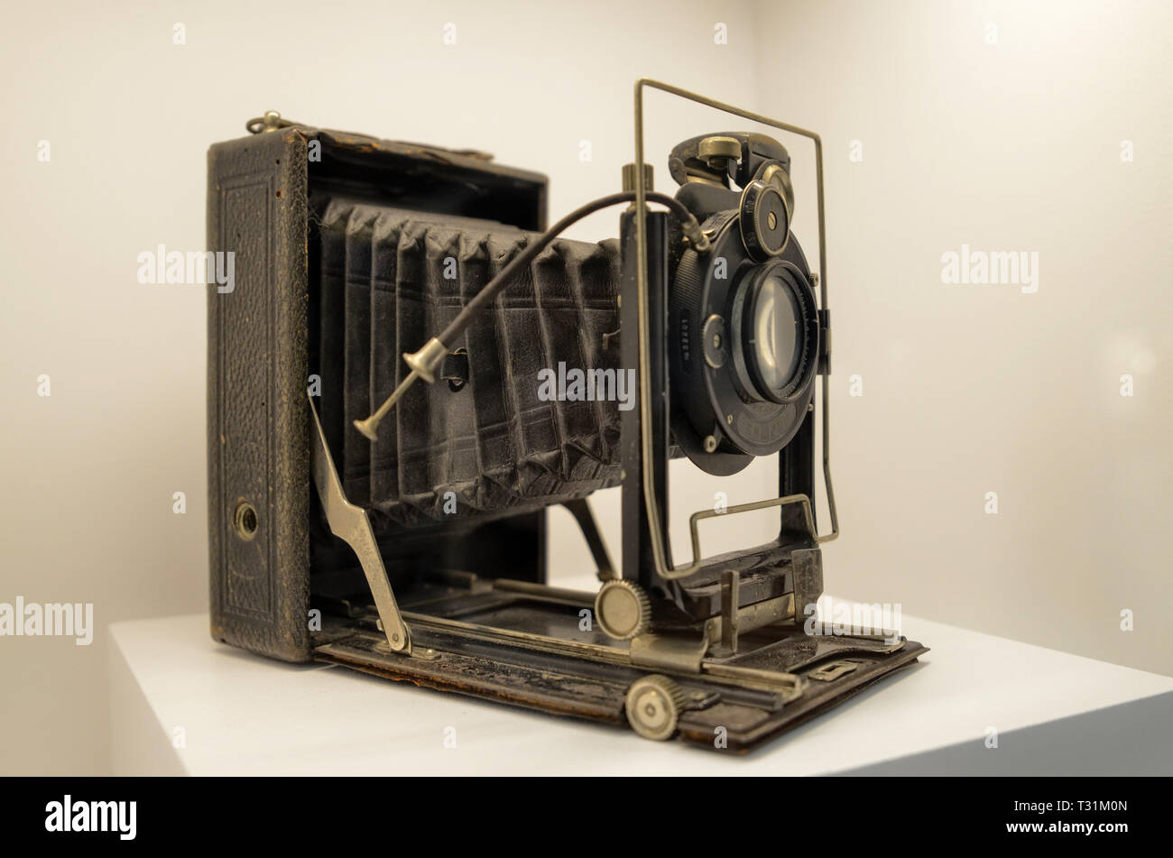 Old Accordion Camera High Resolution Stock Photography and Images - Alamy
