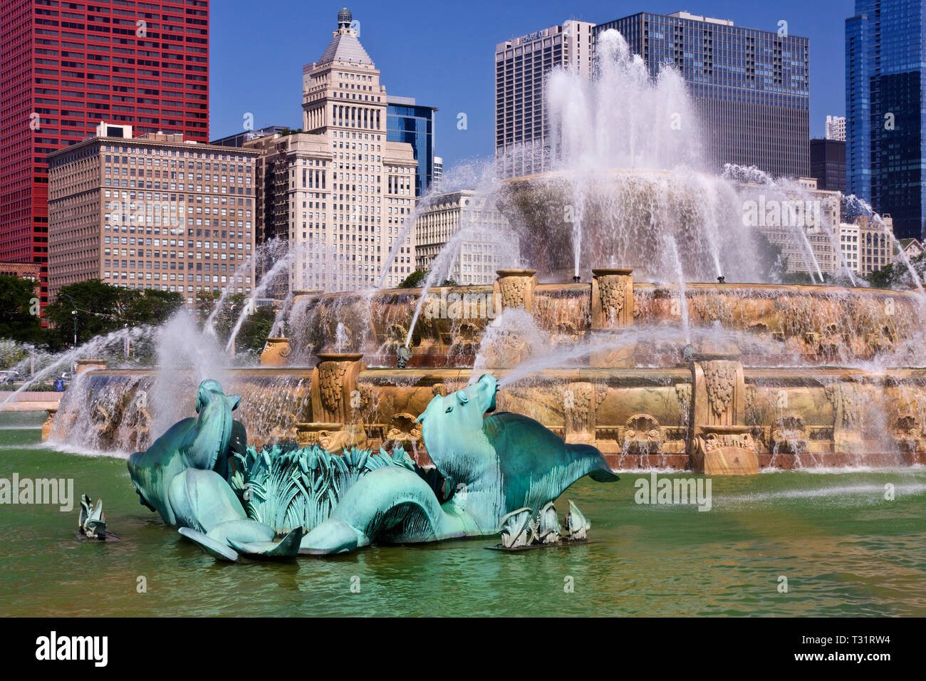 Buckingham fountain modern architecture hi-res stock photography and ...
