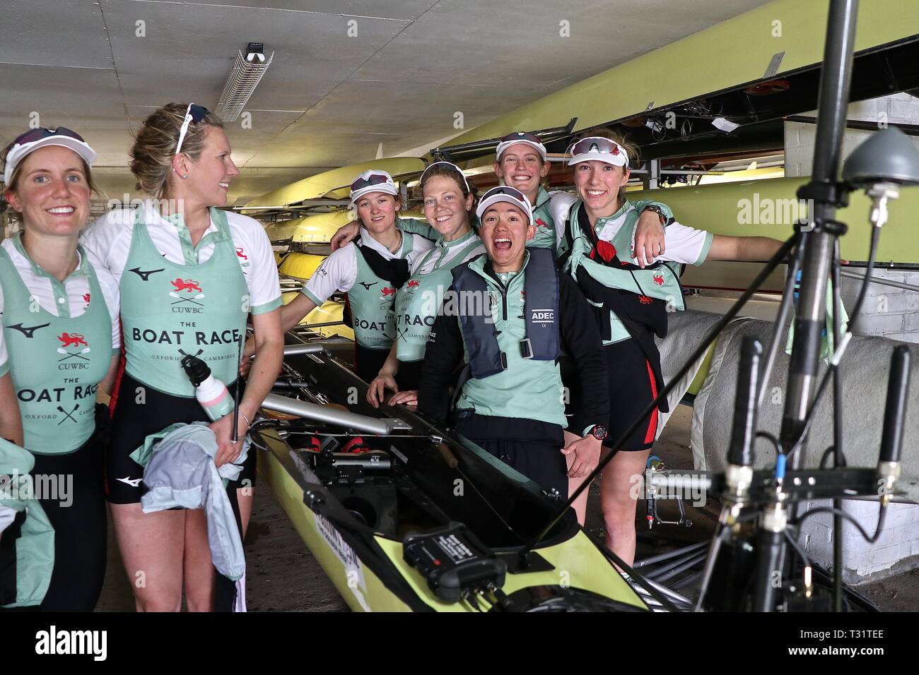 Womens oxford v cambridge boat race hi-res stock photography and images ...