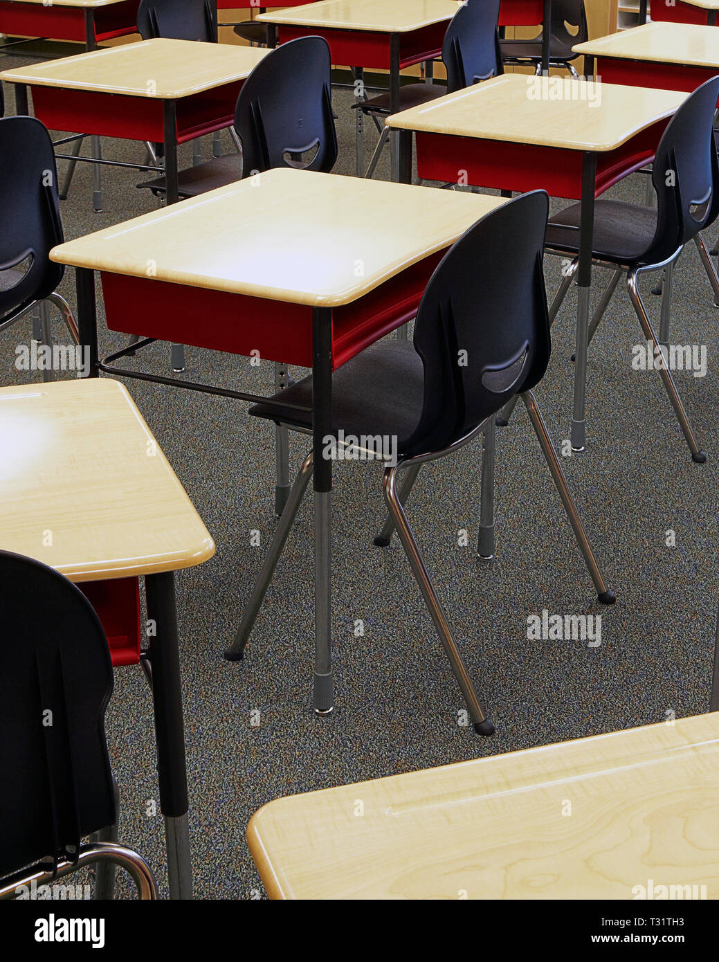School desks one row hi-res stock photography and images - Alamy