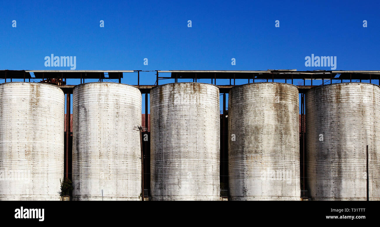 5 silos hi-res stock photography and images - Alamy