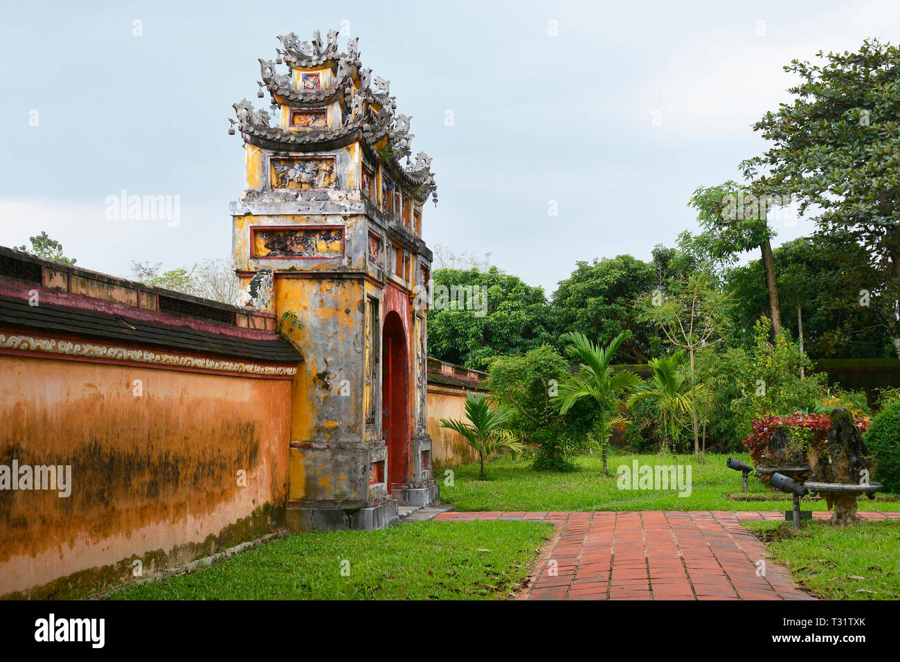 Hung mieu temple hi-res stock photography and images - Alamy