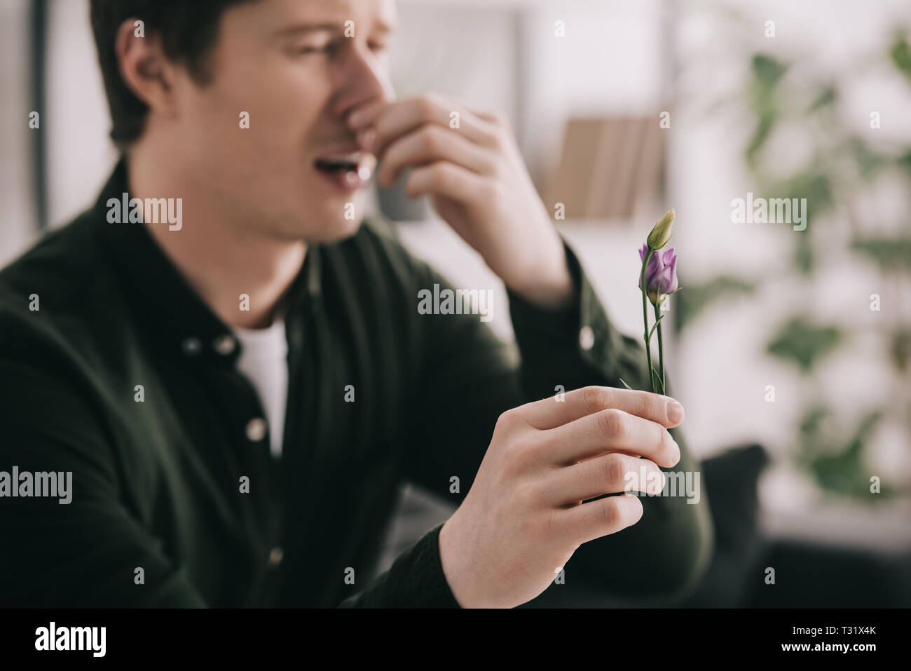 Sneezing man hi-res stock photography and images - Alamy