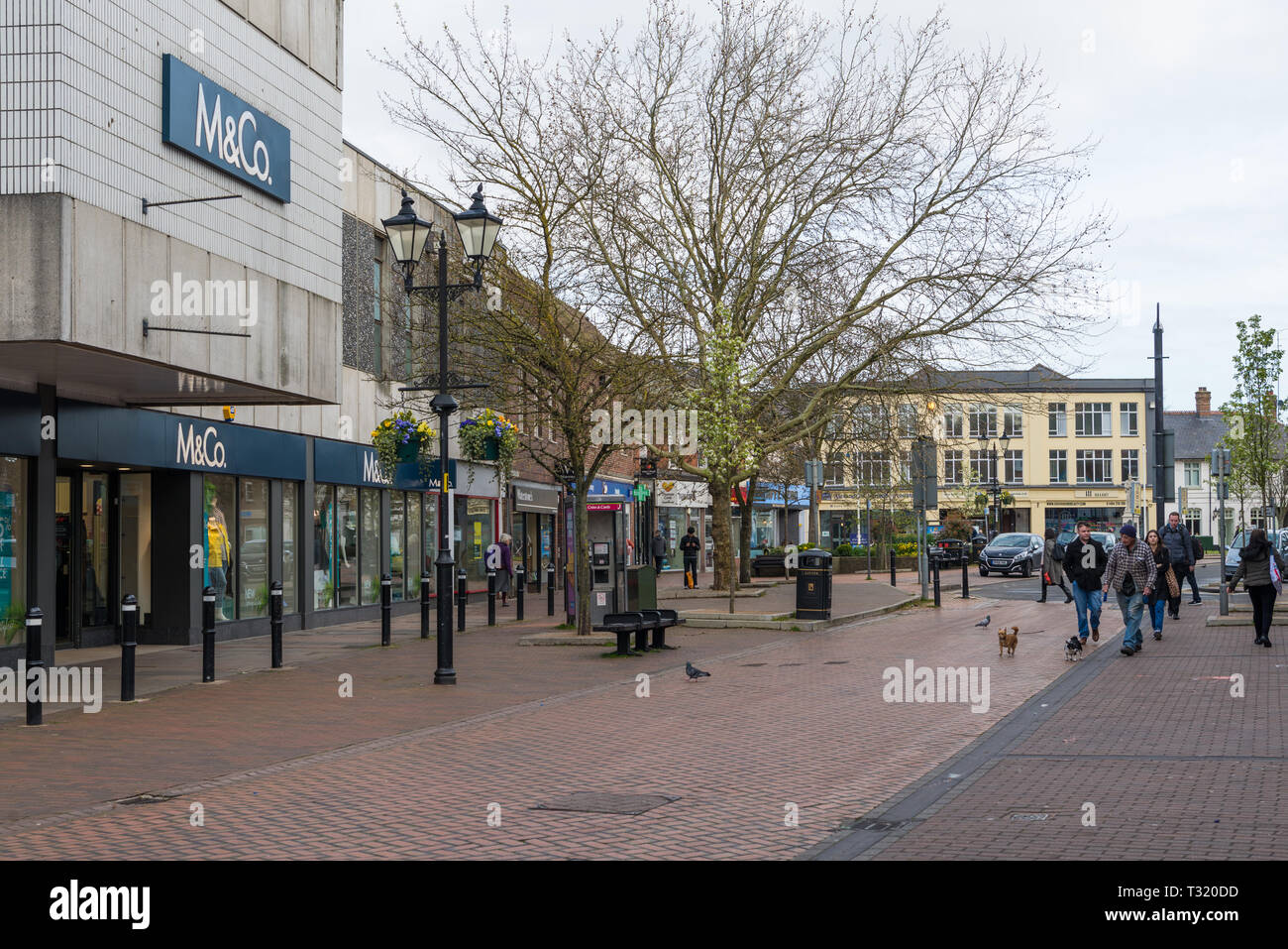 Early morning shoppers and dog walkers in the High Street, Chesham town ...
