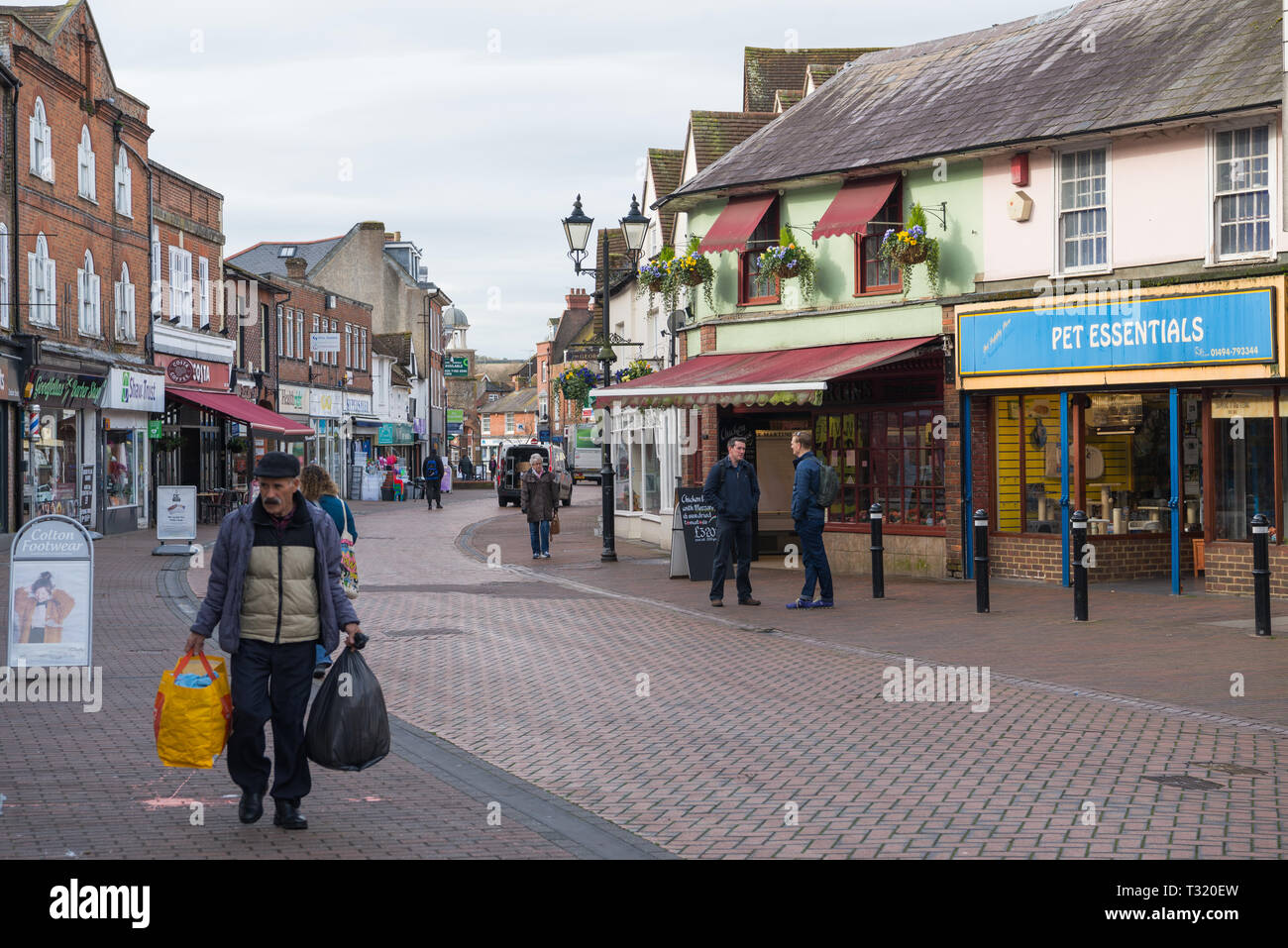 High street chesham buckinghamshire england hi-res stock photography ...