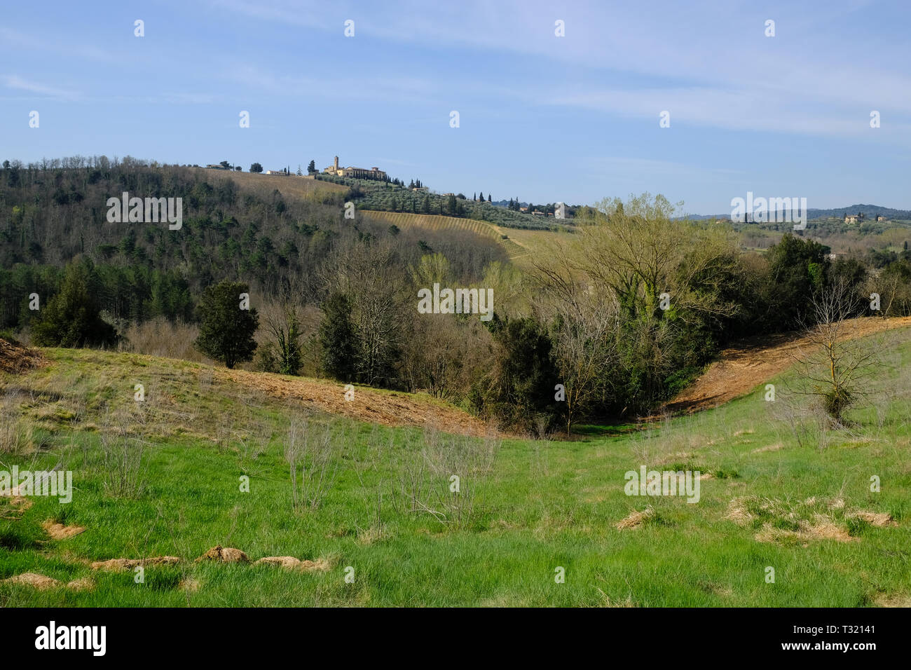 Tuscany walking country hi-res stock photography and images - Alamy
